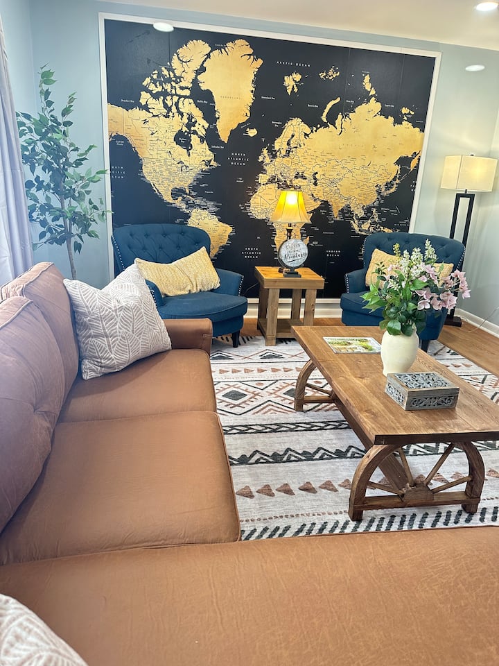 Spacious 3br W/ Game Room, Yard, Central Rockford - Rockford