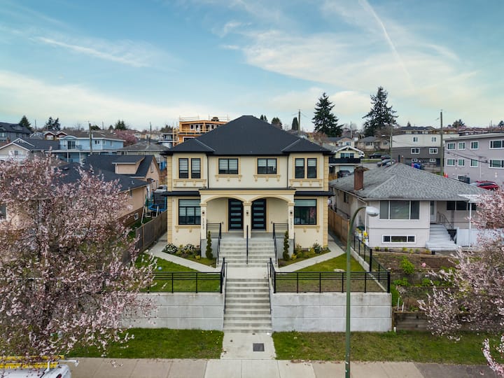 Sunlit 4br Main Suite | Spacious Retreat - Vancouver