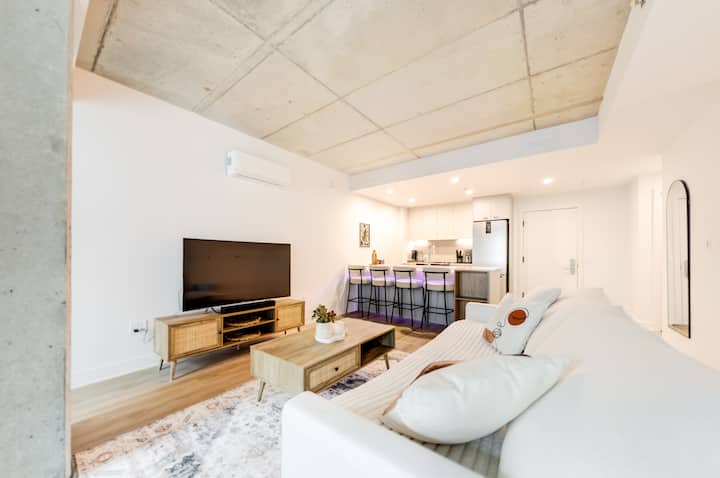 Old Port Designer Loft | Bright, Stylish & Central - Montreal