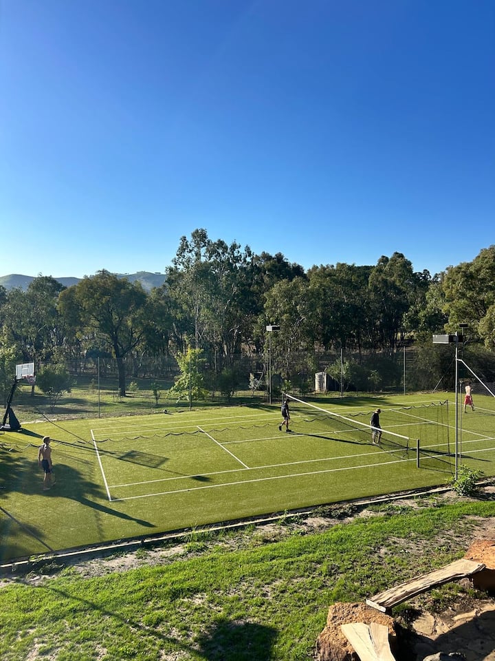 "Cooinda"
Waterfront Cabin With Tennis Court - Mansfield