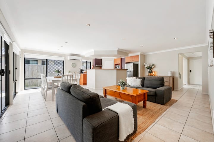 Sundara Place |Coastal Home With Pool Near Beaches - Sunshine Coast