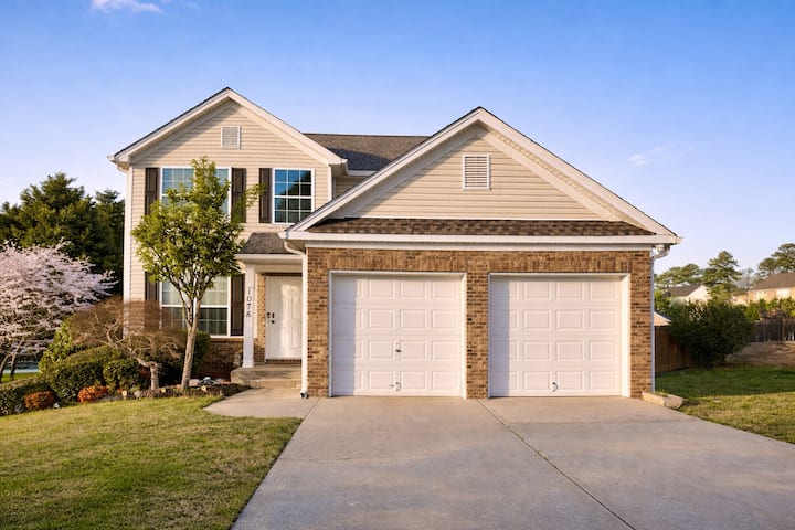 Hot Tub Home Near Lake Lanier & Mall Of Ga - Buford, GA