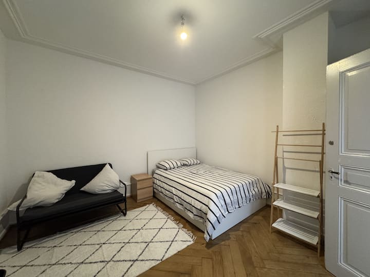 Cozy Central Studio Near Rhein W/ Kitchen - Basel