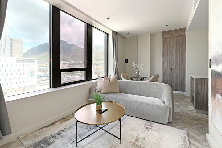 Light-filled Foreshore 1 Bed Gem With City Views - Cape Town