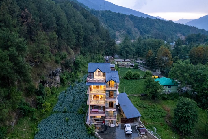 1200 Sqft Luxury Suite | Recliner & Mountain View - Kullu