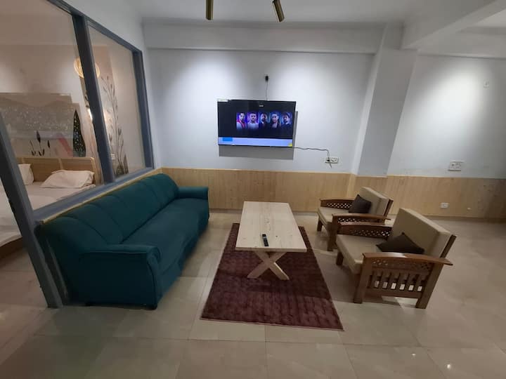 The Barog Bliss
Luxury 3 Bedroom Modern Apartment - Solan