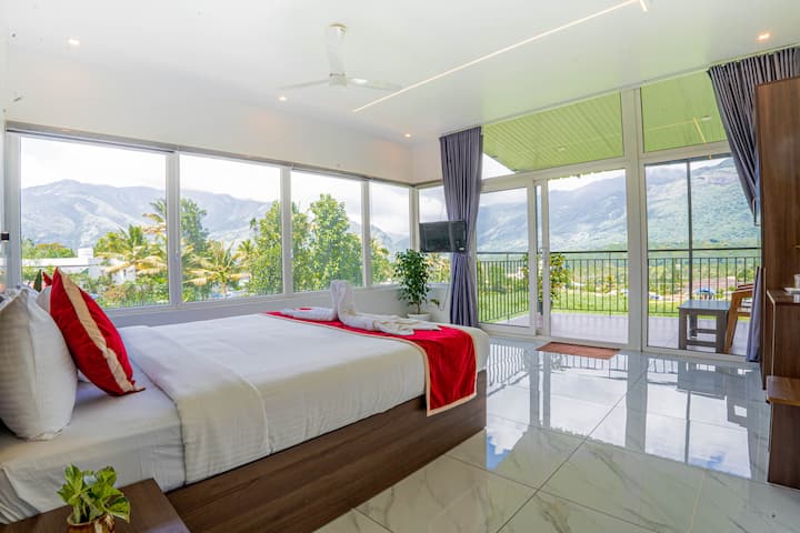 A/c Superior Room With Balcony. - Marayoor