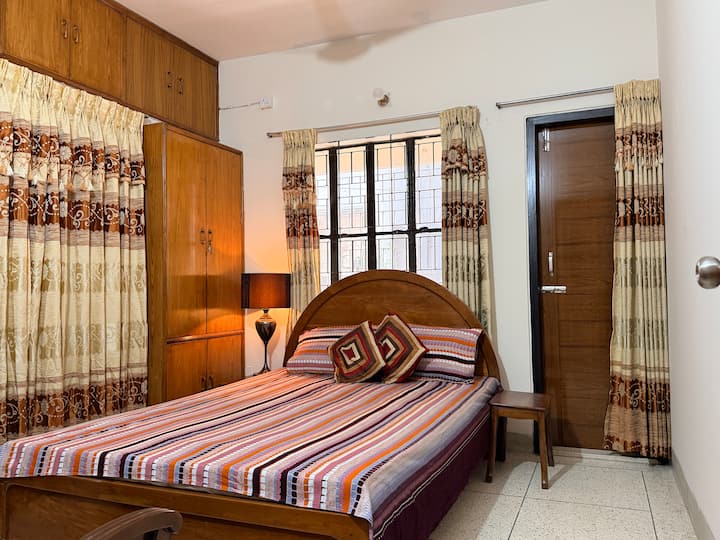 Peaceful 1br Flat Near Shaymoli & Major Hospitals - Dhaka