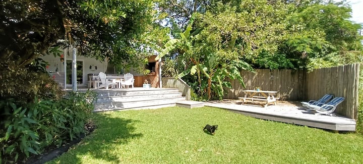 Hidden Garden Escape At The Lagoon - Morgans Bay