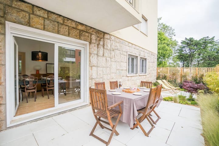 Apartamento No Centro De Cascais Com Jardim - Cascais