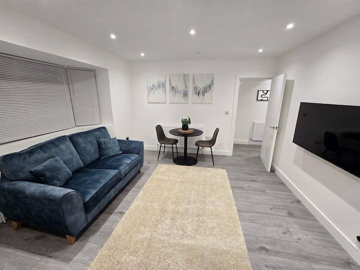 New Bulid 1 Bed Flat Parking, Near Heathrow. - Slough