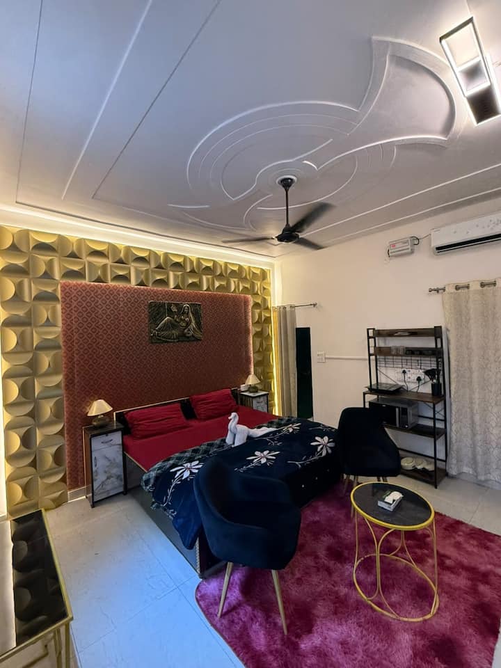 Terminal Stay-independent 1 Bed- Ac, Tv, Kitchen - Meerut