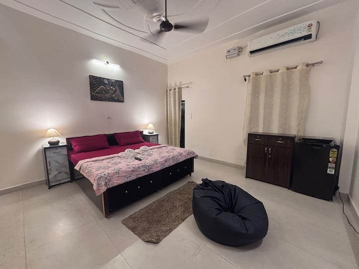 Terminal Stay-independent 1 Bed- Ac, Tv, Kitchen - Meerut