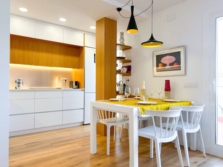 Modern, Open-plan Attic Apartment, Large Balcony - Vilanova i la Geltrú