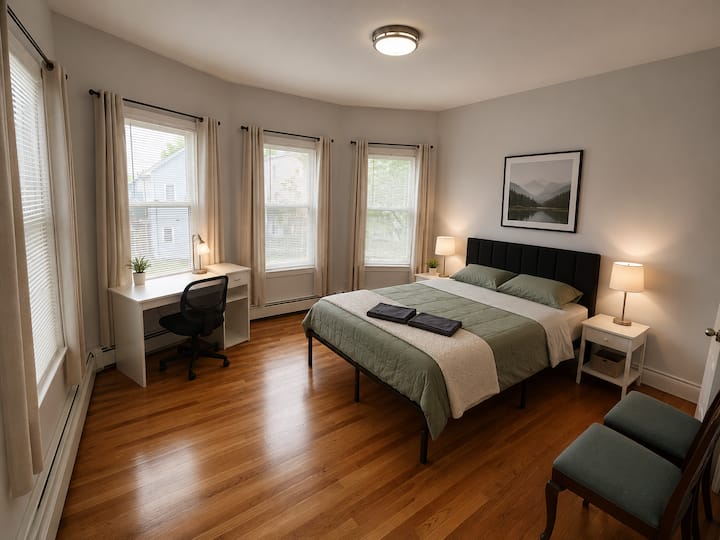 Stylish Shannon St Home | Brighton | Free Parking - Belmont, MA