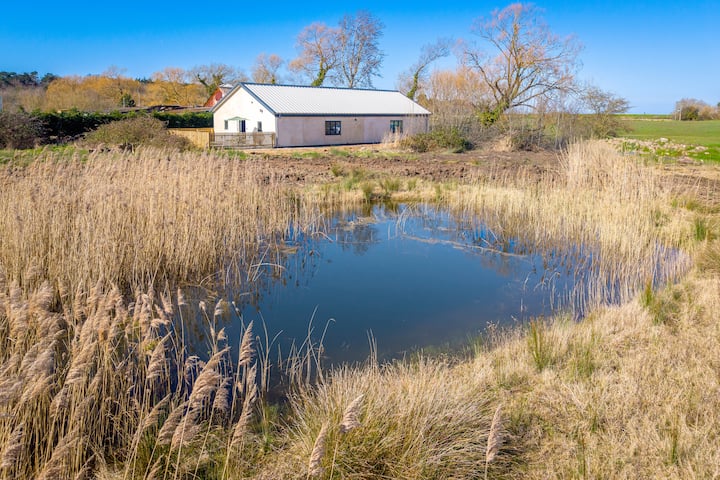 Otto Unique Norfolk Retreat, Dog Friendly Garden - Blakeney