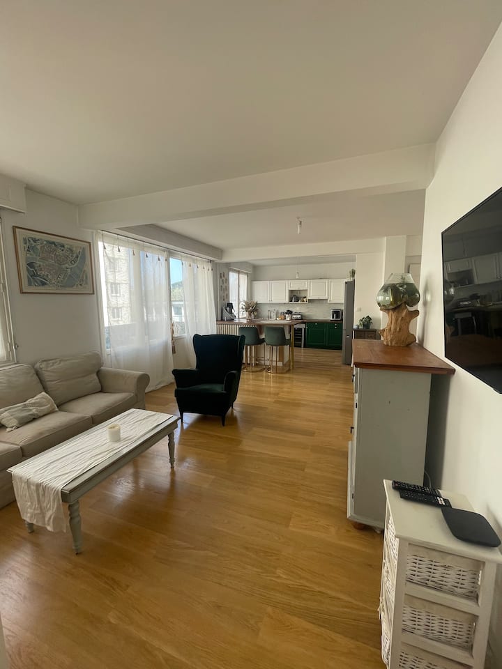 Grand T2 Lumineux Avec 2 Balcons – Centre Bayonne - Bayonne