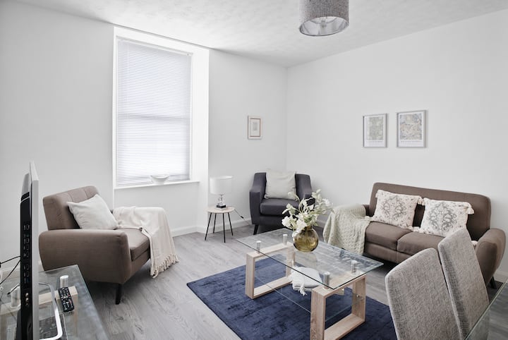 City Centre 2br Apartment + Rare Parking - Aberdeen