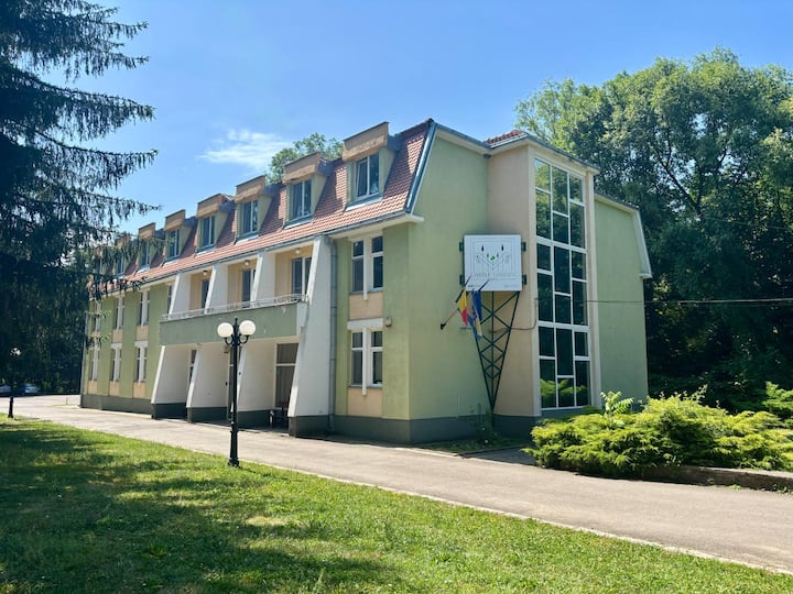 Castle Garden Hostel - Belin