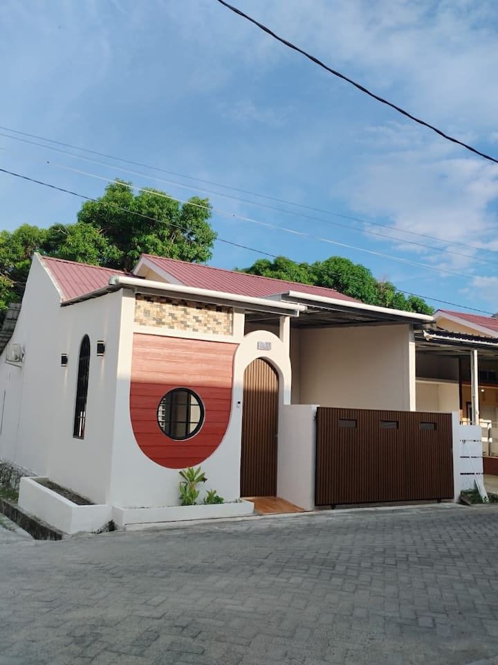 The Rest Space Corner
Rumah Nyaman Untuk Anda - West Sulawesi