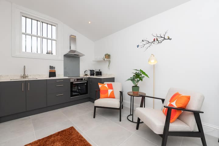 One Bedroom Retreat In Prime Location - Bath