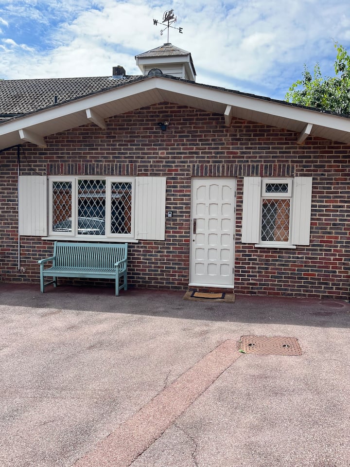Annexe To Main Family Home With Parking - Kingston upon Thames