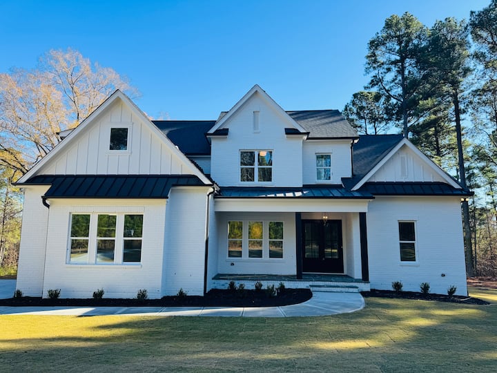 Modern Luxury + Epic Hosting: 5-minutes From Duke - Hillsborough, NC