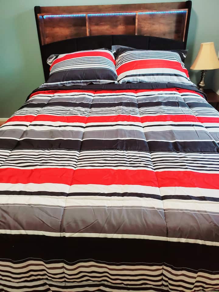 Convenient Home Near Dining & Highway Access - B - Layton, UT