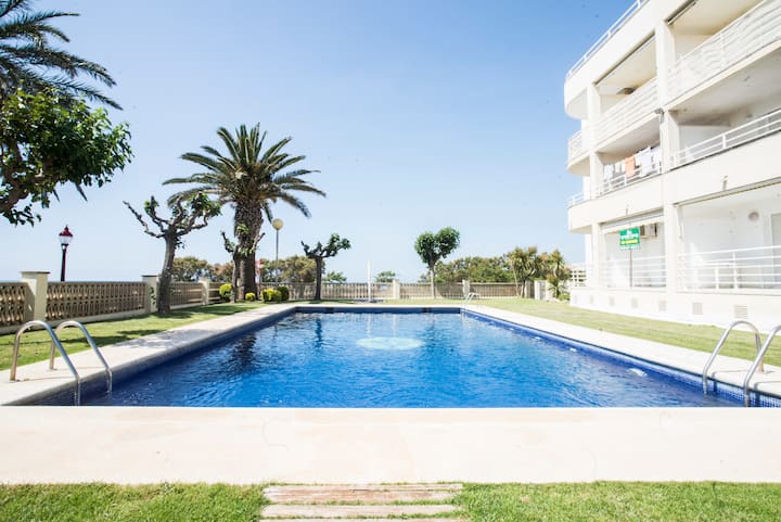 Disfruta De Primera Línea De Mar, Piscina Y Balcón - Cunit