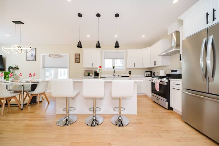 Free Parking & New Built 3br 2ba Boston, W/d + Ac - Quincy