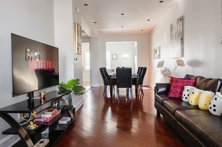 Spacious 4br Dc Home W/ Game Room & Wifi - Washington, D.C.