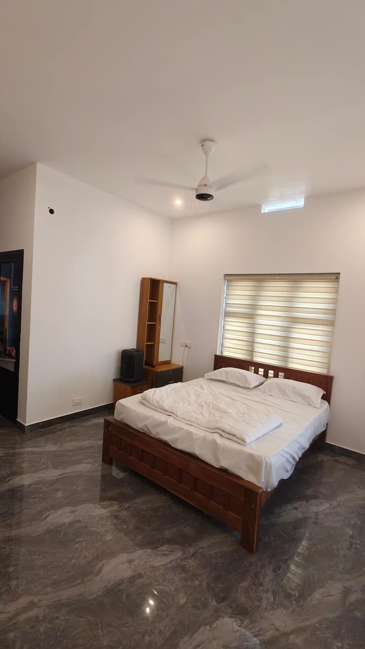 It Is A Indipendent House With 2 Rooms And Kitchen - Nilambur