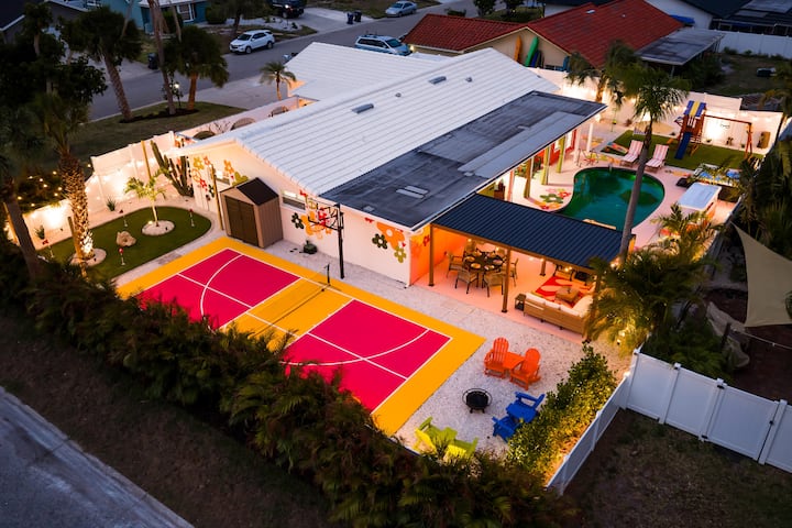 The Hippie House | Pool | Pickleball | Sleeps 12 - Bradenton, FL