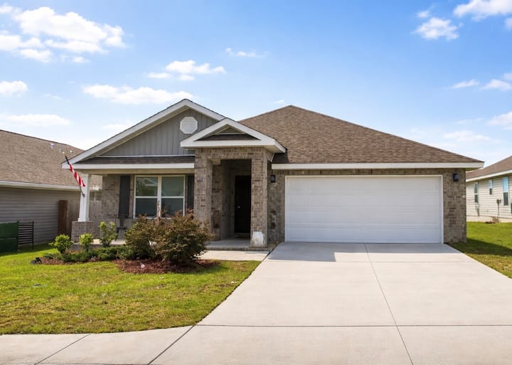 The Milton Manor: Spacious 4br For 12 Guests - Milton, FL