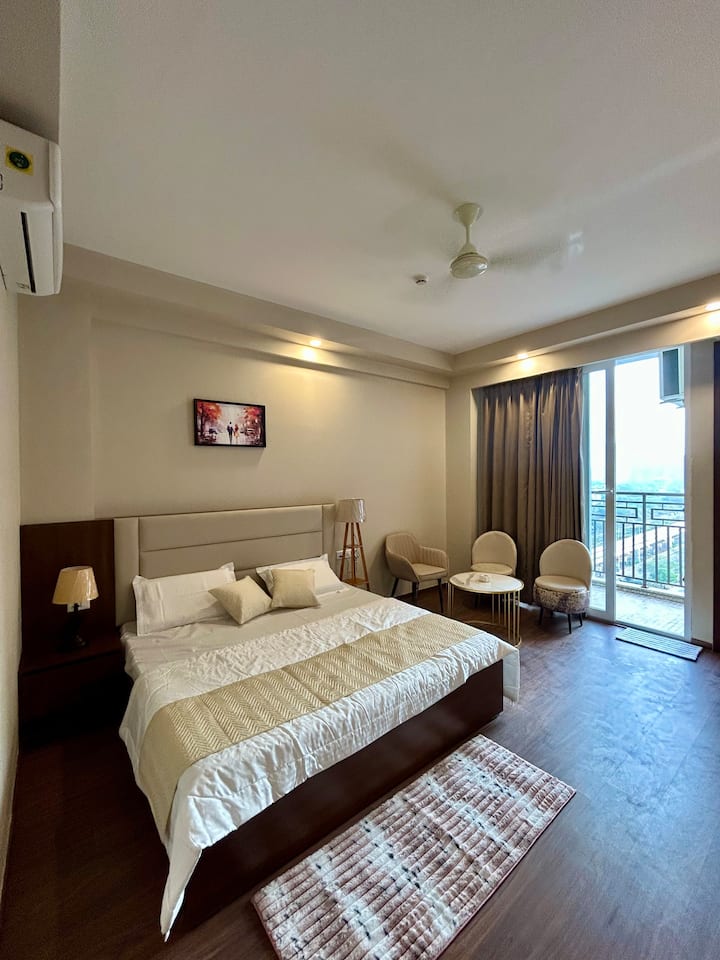 Luxury Suite Near Expo Mart | Alpha 2 - Inde
