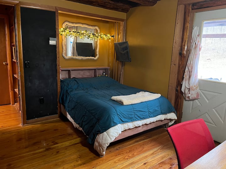 Humming Bird Hill - Log House - Rm #4 - Alfred University, Alfred