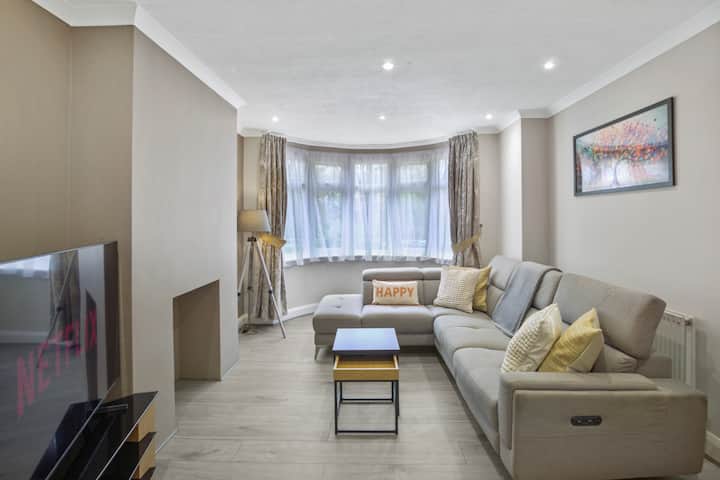 Bright & Lovely Long Term Home | Easy Transport - Watford