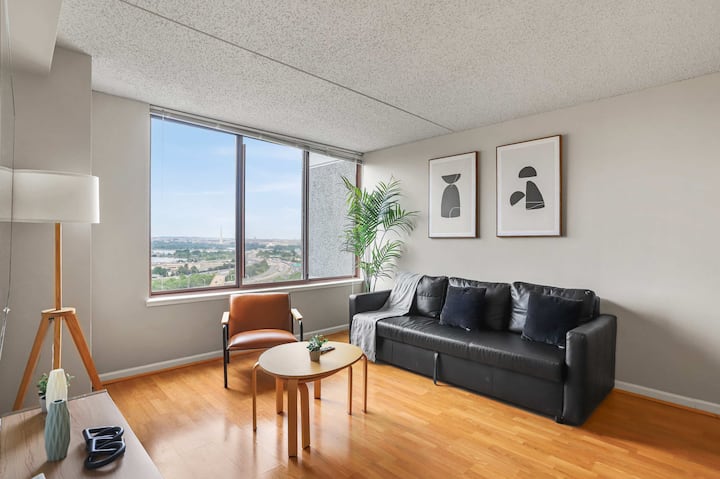 Prime Location Apt Steps From Pentagon City Metro - Arlington, VA