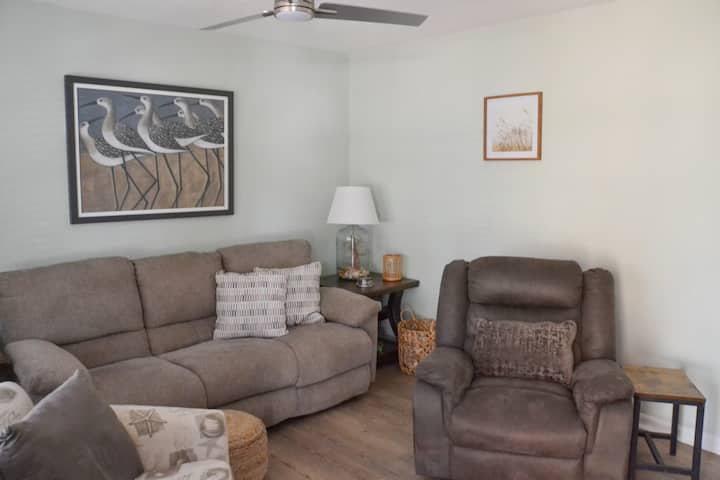 Hoop Pole Creek Retreat • 5 Min To Beach Access - Atlantic Beach, NC