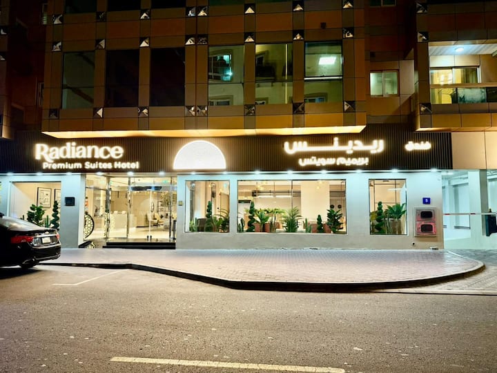 Japanese Capsule Hostel Near To Insurance Market - Dubai