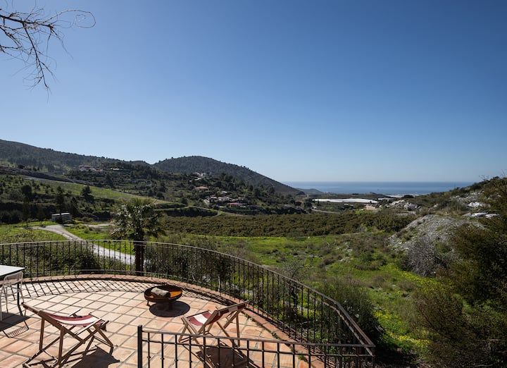 Terrasse Et Vue Sur La Mer Dans Un Village Andalou - Costa Tropical