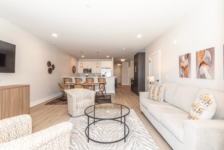 Pool View 3br Condo In Flats At Coastal Station - 裡霍伯斯灘