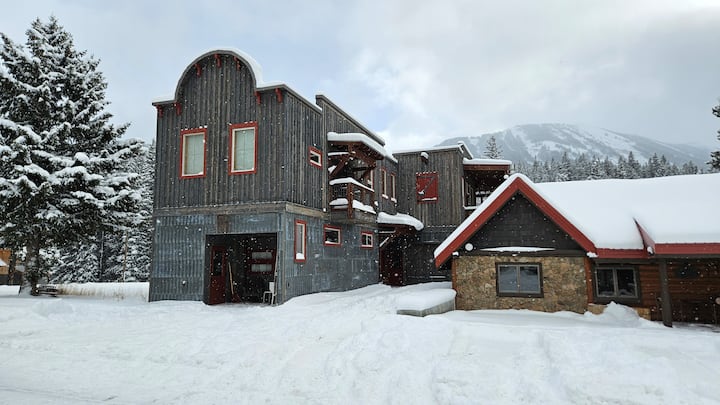 Cooke City Cosmopolitan - Cooke City-Silver Gate, MT