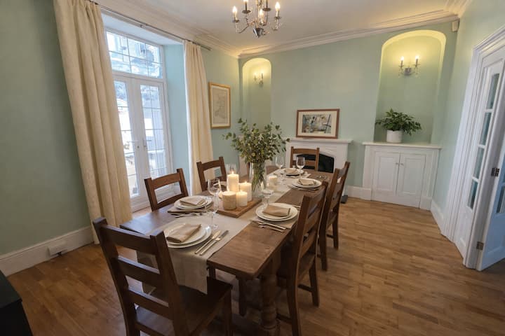 Large 5 Bed Home | Town Centre | Bike Park Wale - South Wales