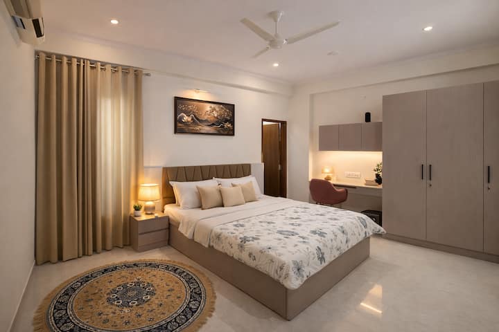 Luxury Studio |Balcony Smart Tv • Near City Center - Jaipur