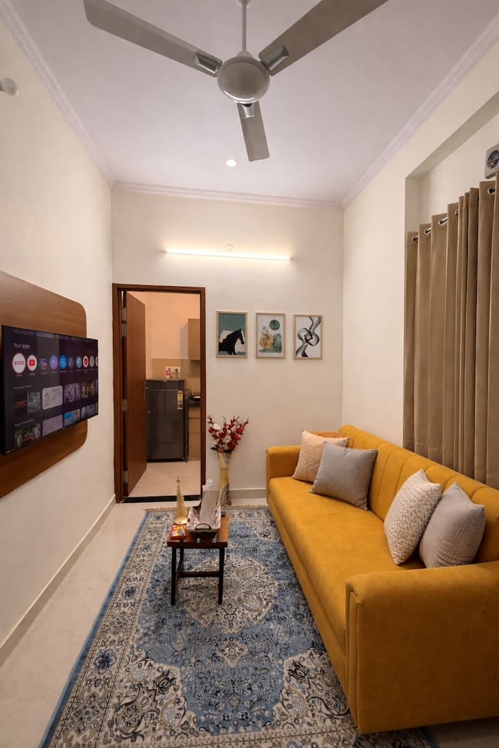 Luxury Studio |Balcony Smart Tv • Near City Center - Jaipur