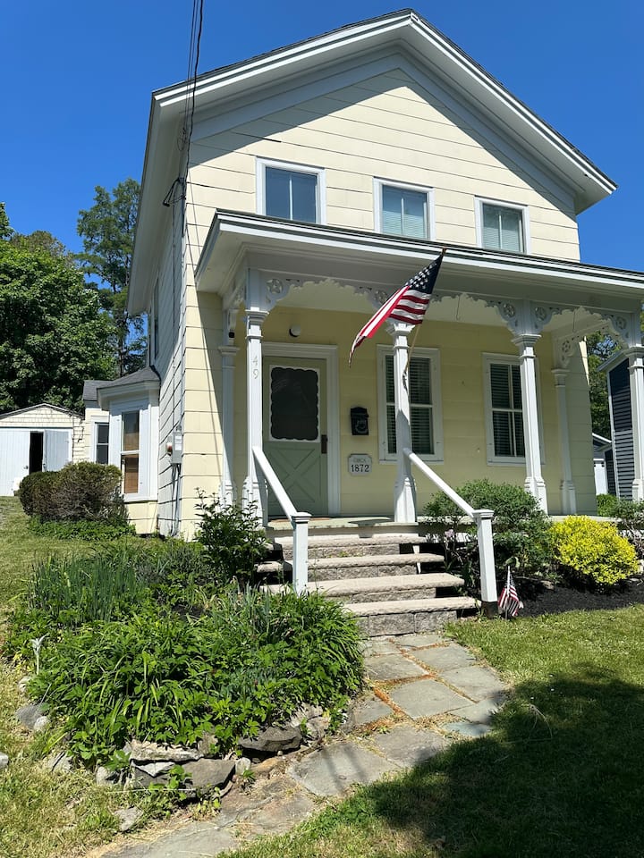 Beautiful 3-bedroom House, Lake Town Retreat! - Cazenovia, NY