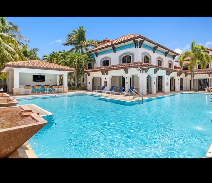 Elegant Urban Stay | Clean, Modern & Relaxing - Plantation, FL