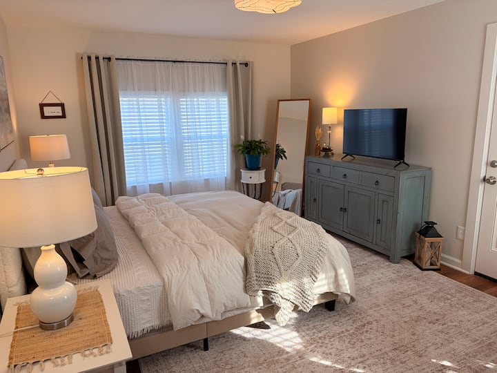 The Green Rabbit Calming & Clean King Suite - Lee's Summit, MO