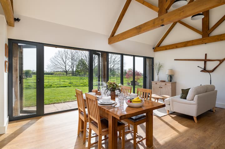 Tranquil Private Farm Retreat | Views, Workspace - Bedfordshire